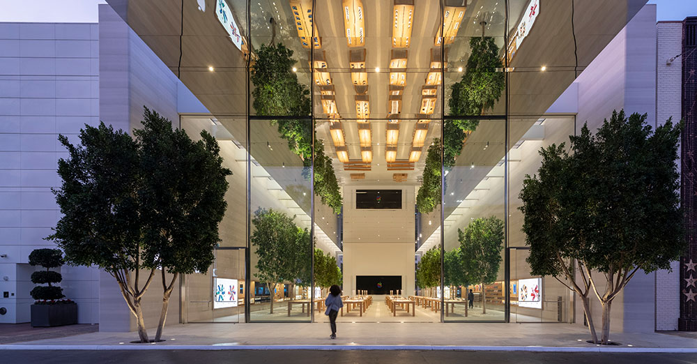Apple at The Grove by Foster + Partners | A dynamic hall of illusions ...